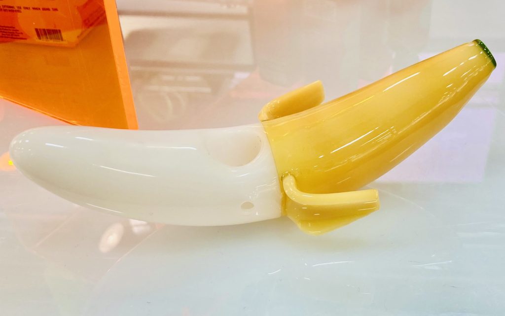 Eye On Design: Glass Banana Pipe By Edie Parker | WorleyGig.com