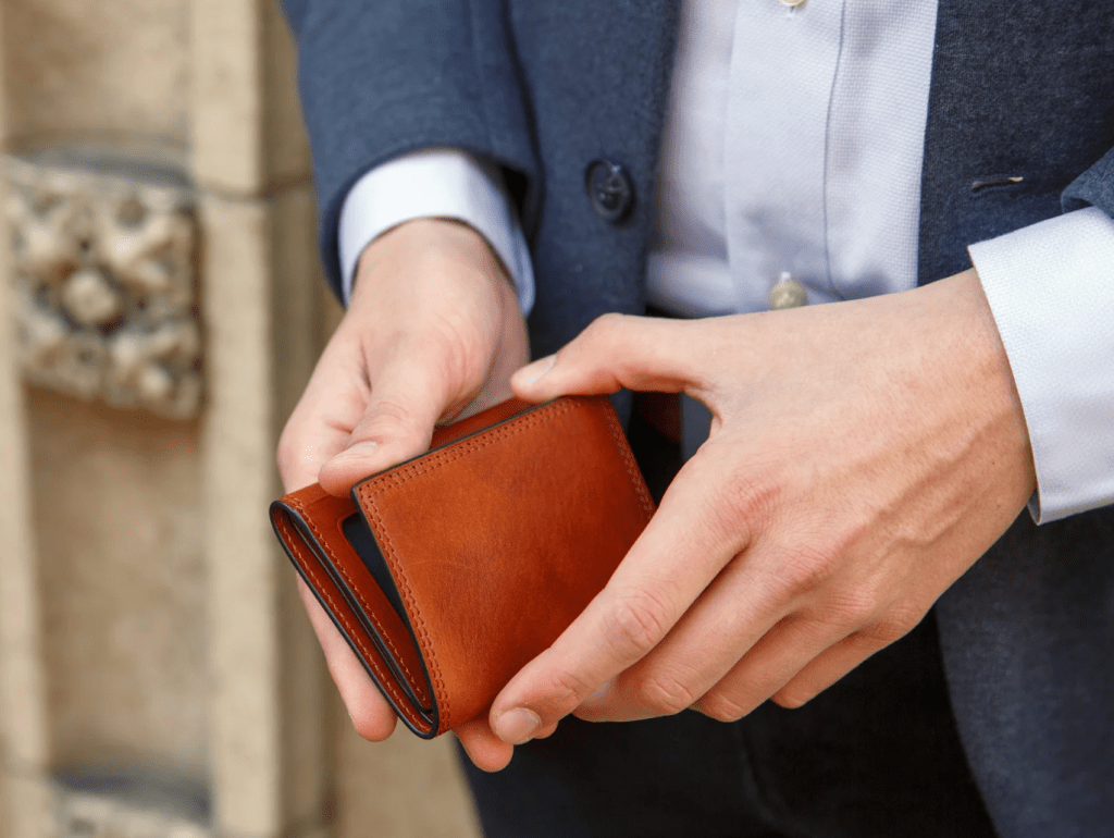The Benefits of a Men’s Trifold Wallet: Style Meets Function ...